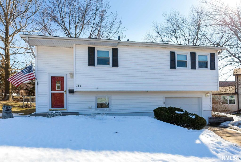 785 W 43rd St, Davenport, IA 52806 - See Est. Value, Schools & More