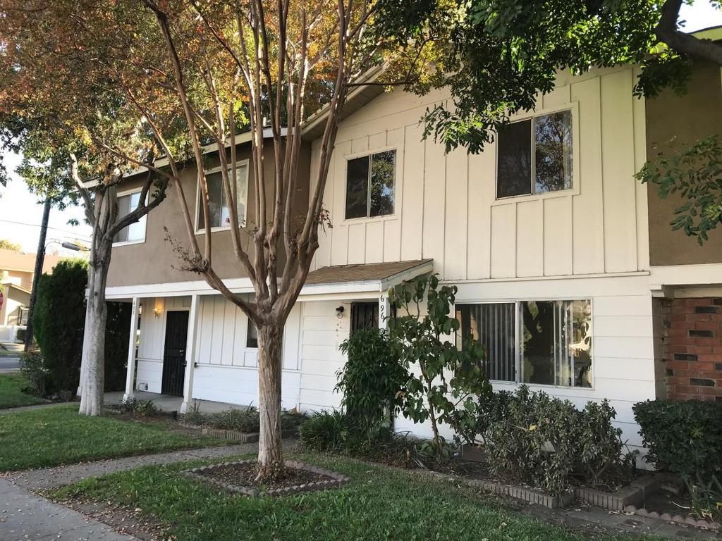 696 E 5th St, Azusa, CA 91702 - See Est. Value, Schools & More