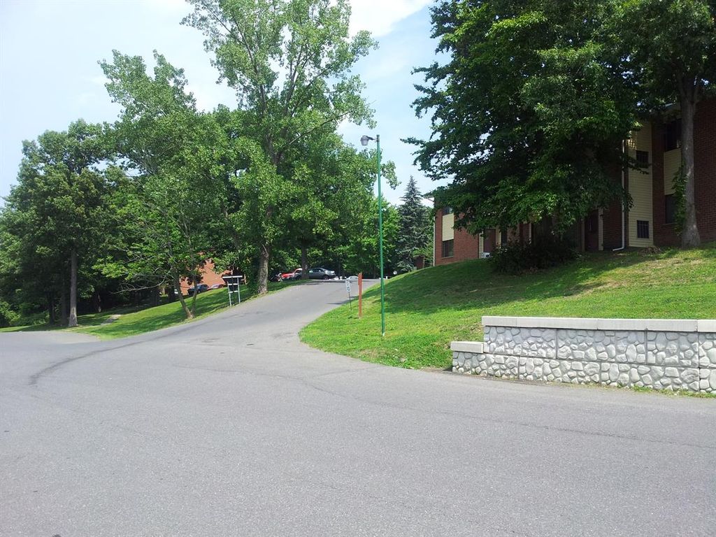 4 Oakbrook Mnr #G, Ravena, NY 12143 - See Est. Value, Schools & More