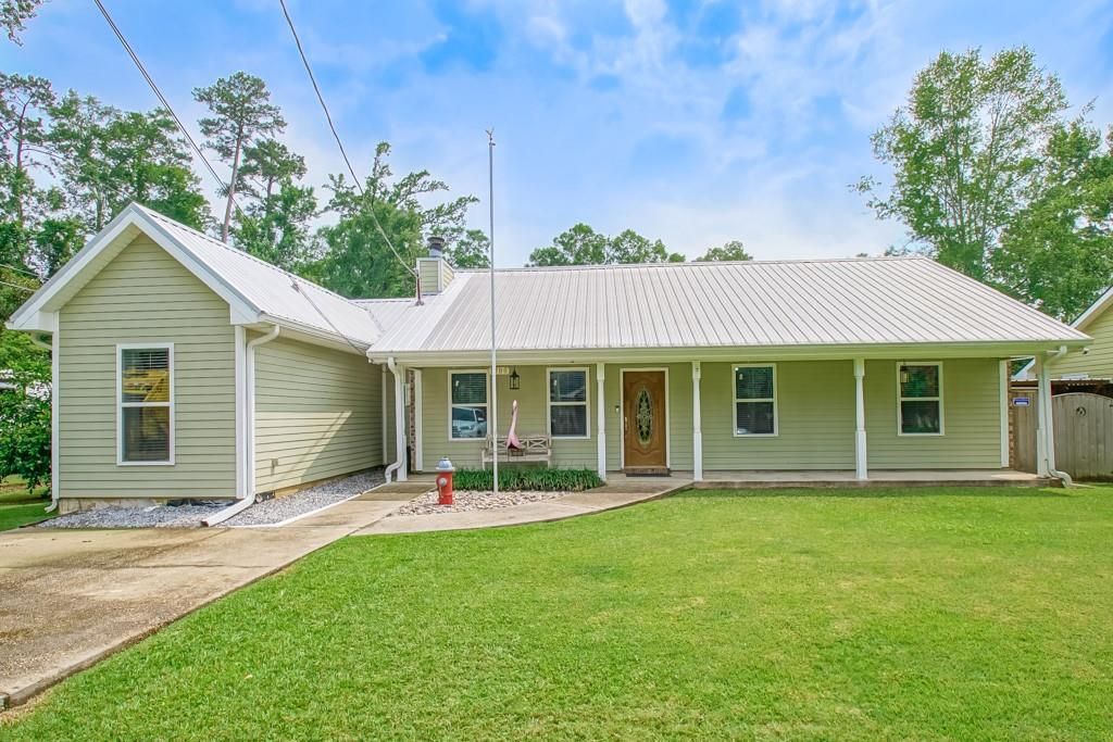 1700 Caroline St, Mandeville, LA 70448 - See Est. Value, Schools & More