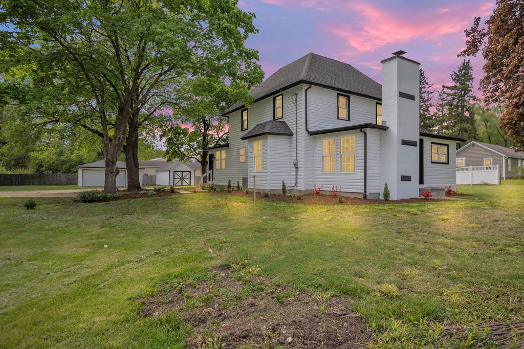 4N020 Lafox Rd, St Charles, IL 60175 - See Est. Value, Schools & More