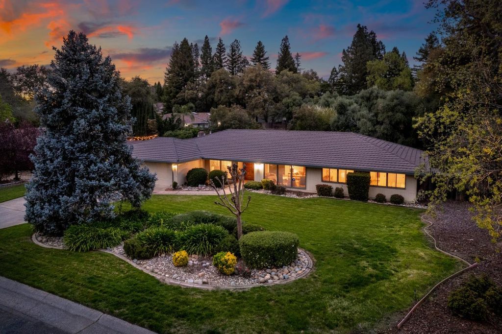 8611 Farley Way, Fair Oaks, CA 95628 - See Est. Value, Schools & More