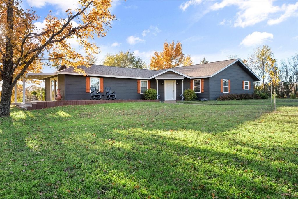 1301 W Roane Rd, Corsicana, TX 75110 - See Est. Value, Schools & More