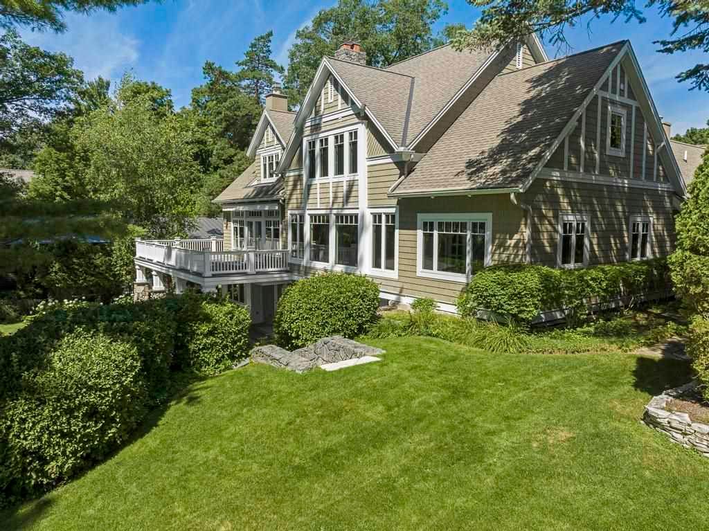 591 E Bluff Dr, Harbor Springs, MI 49740 - See Est. Value, Schools & More