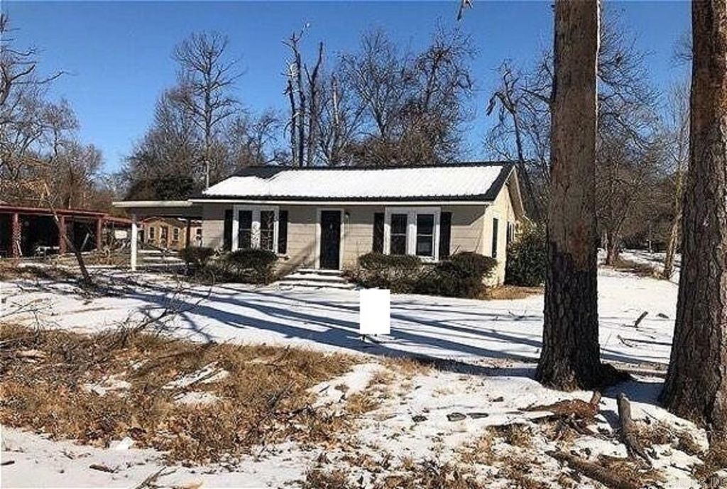 900 N 4th St, Mc Gehee, AR 71654 - See Est. Value, Schools & More