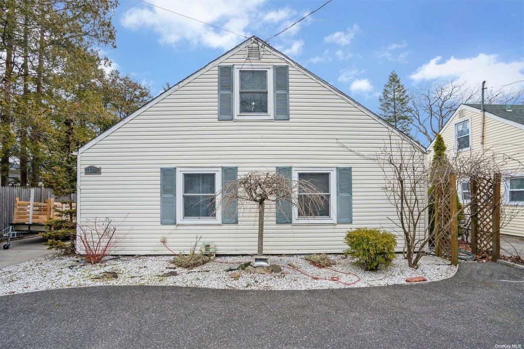 175 Park Boulevard, Massapequa Park, NY 11762 | Trulia