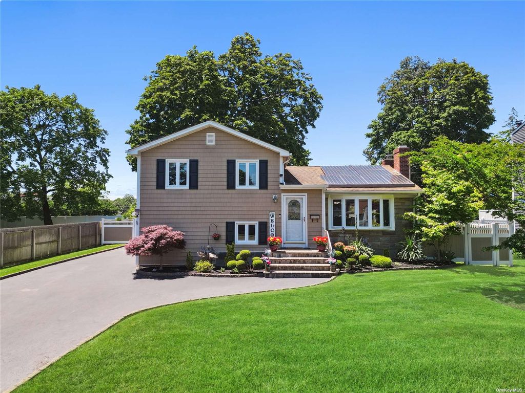 32 Myrtle Lane, East Patchogue, NY 11772 - See Est. Value, Schools & More