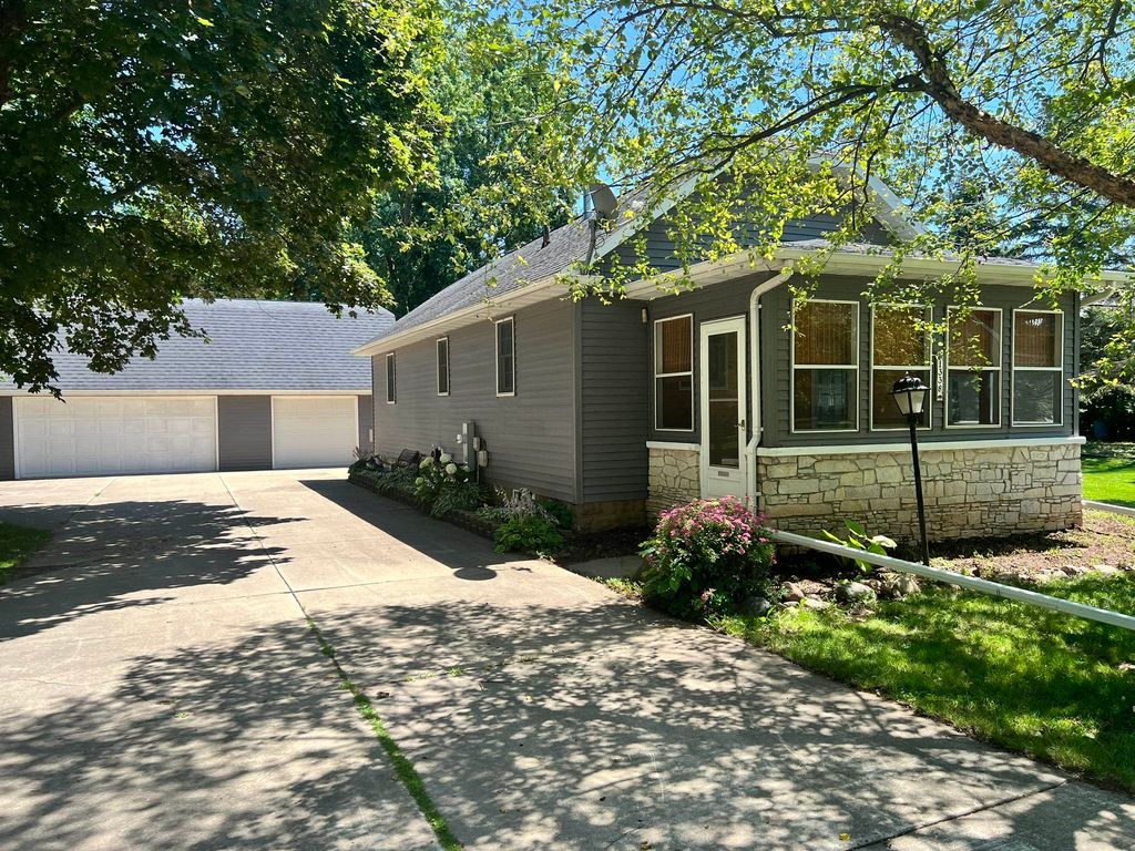 1338 Sheboygan St, Oshkosh, WI 54904 - See Est. Value, Schools & More