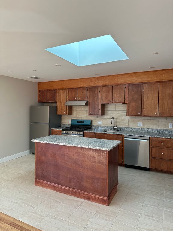 145 Broadway #1, Revere, MA 02151 | Trulia