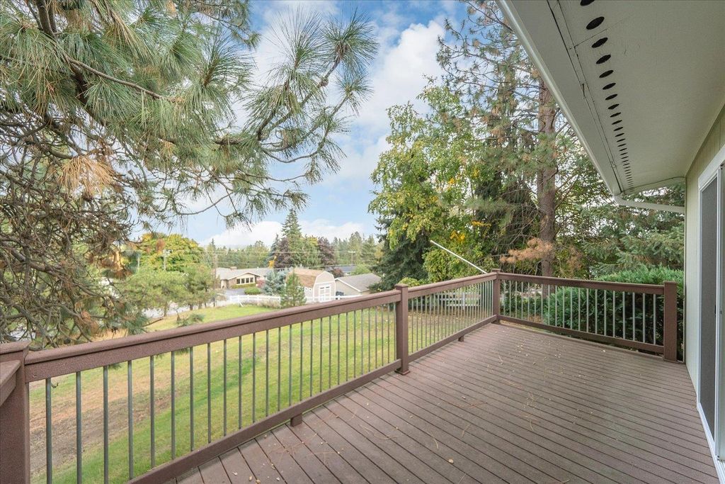 9520 E 44th Ave, Spokane, WA 99206 - See Est. Value, Schools & More