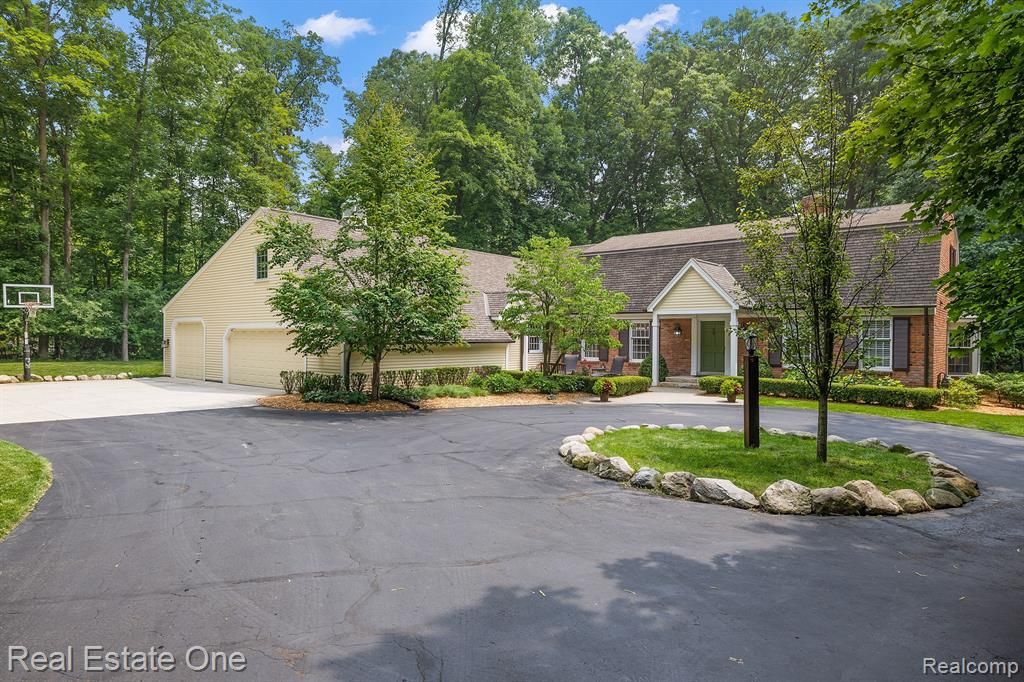 31360 Bingham Rd, Bingham Farms, MI 48025 - See Est. Value, Schools & More