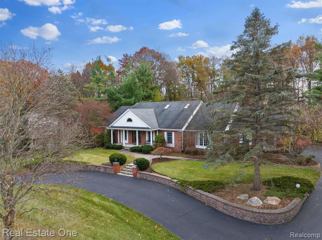 11262 Cherrylawn Dr, Brighton, MI 48114 - See Est. Value, Schools & More