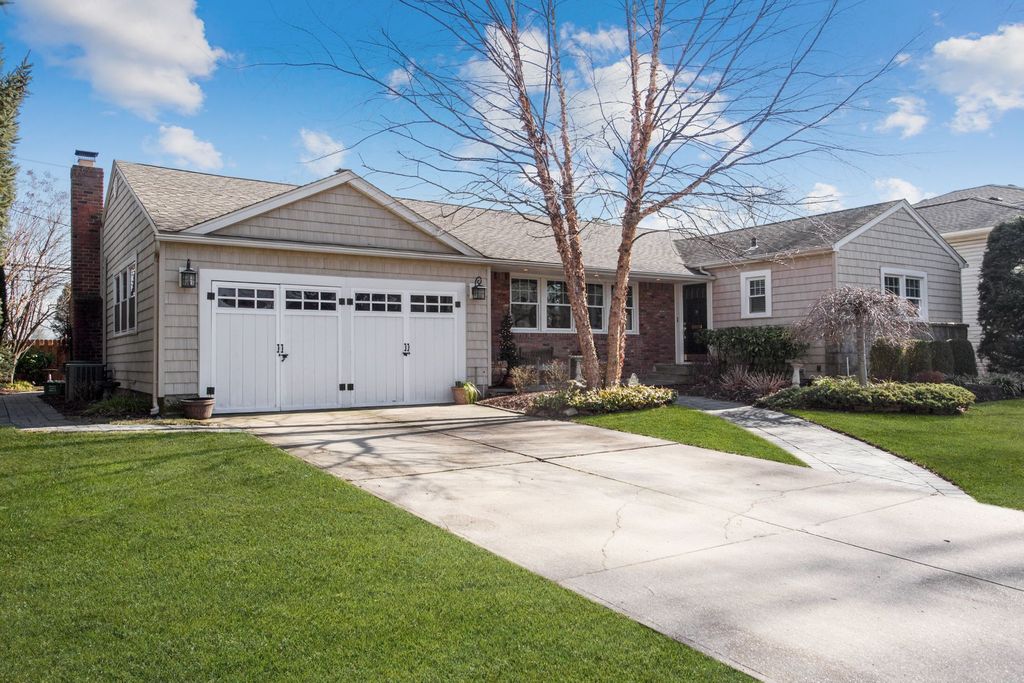 215 Brompton Rd, Garden City, NY 11530 - See Est. Value, Schools & More