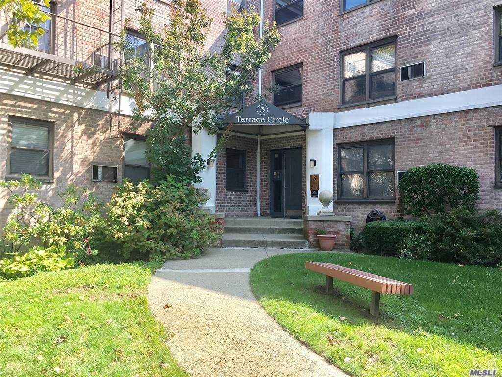 3 Terrace Circle UNIT 1A, Great Neck, NY 11021 | Trulia