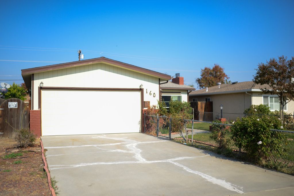 160 E D Street, Lemoore, CA 93245 - See Est. Value, Schools & More