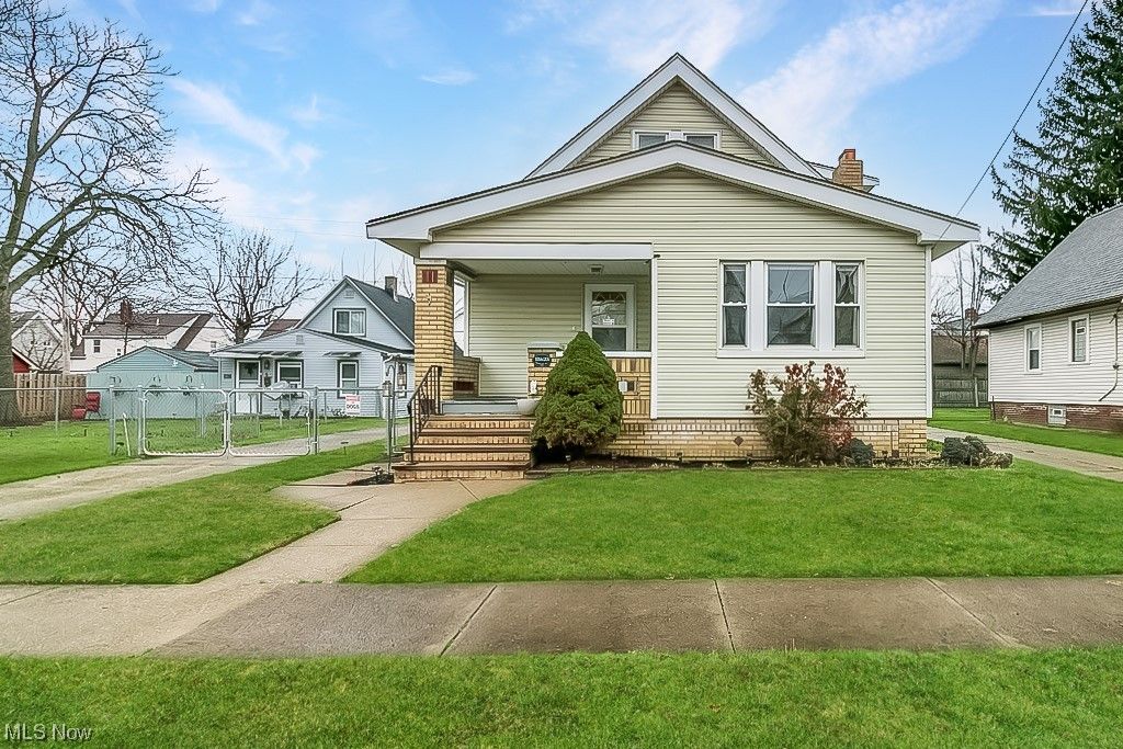 18623 Chickasaw Ave, Cleveland, OH 44119 - See Est. Value, Schools & More