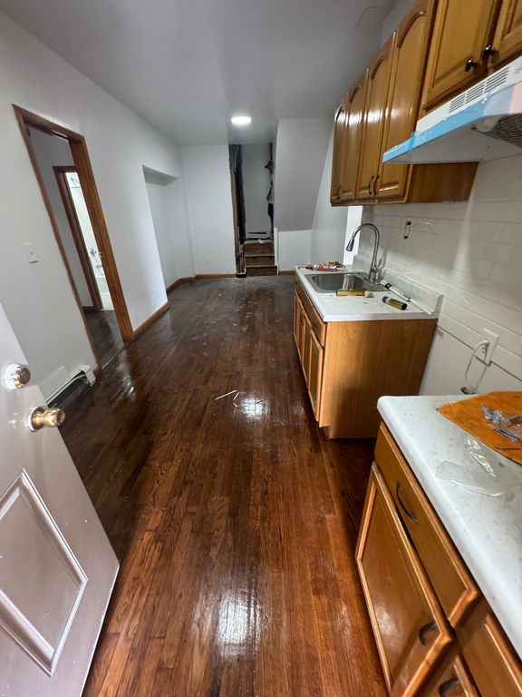 172 E 206th St #B, Bronx, NY 10458 - See Est. Value, Schools & More