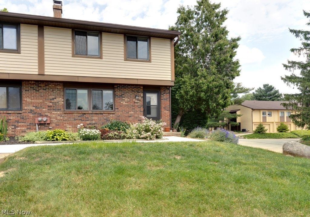 960 Hampton Ridge Dr, Akron, OH 44313 - See Est. Value, Schools & More