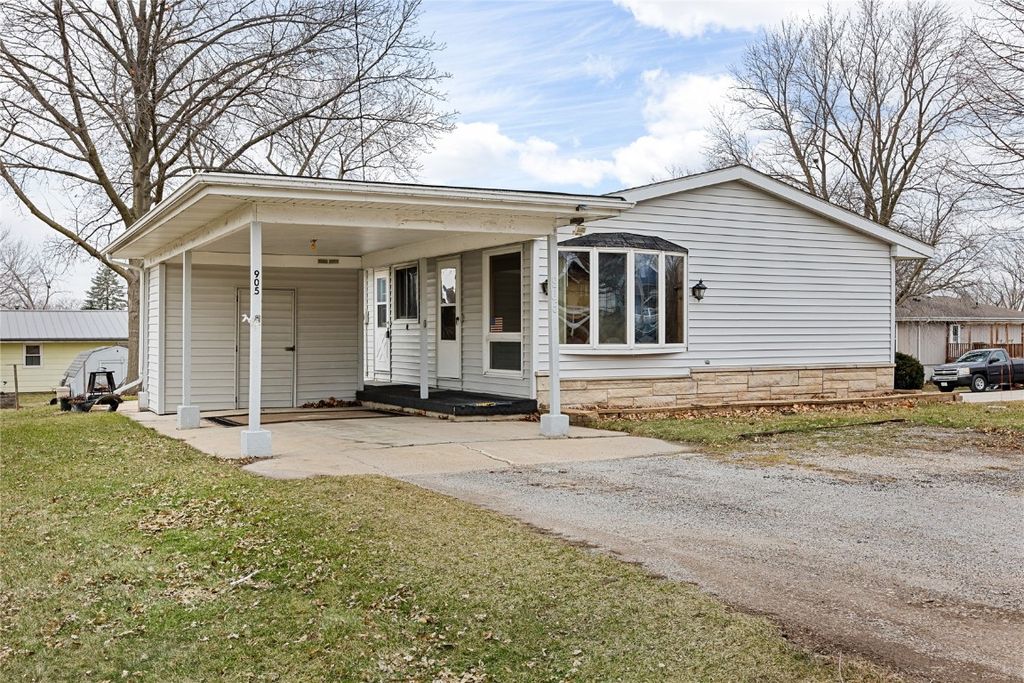 905 Park Ave, Center Point, IA 52213 | Trulia
