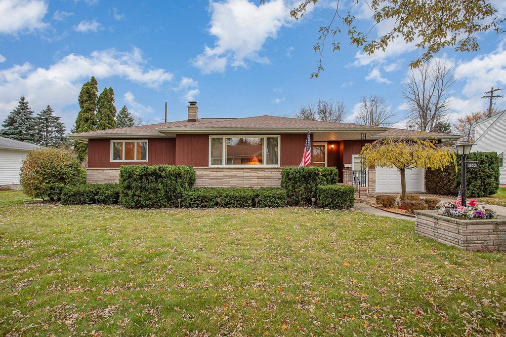 1502 S Warner St, Bay City, MI 48706 - See Est. Value, Schools & More