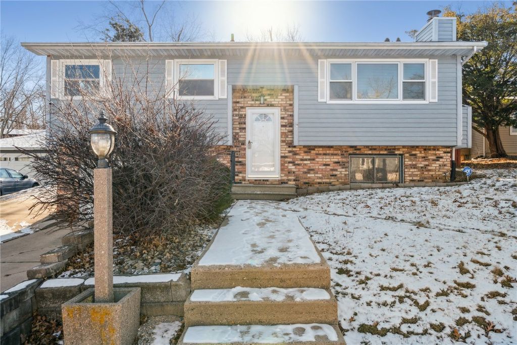 2529 N Ave NW, Cedar Rapids, IA 52405 - See Est. Value, Schools & More