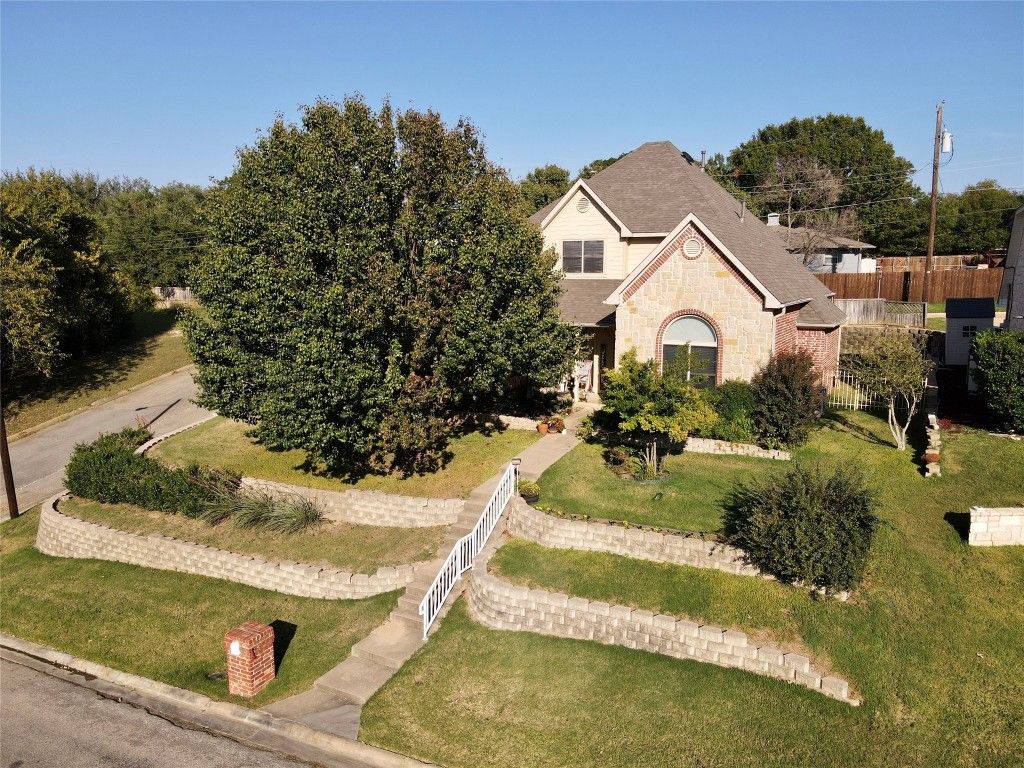 209 Arapaho St W, Sherman, TX 75092 - See Est. Value, Schools & More