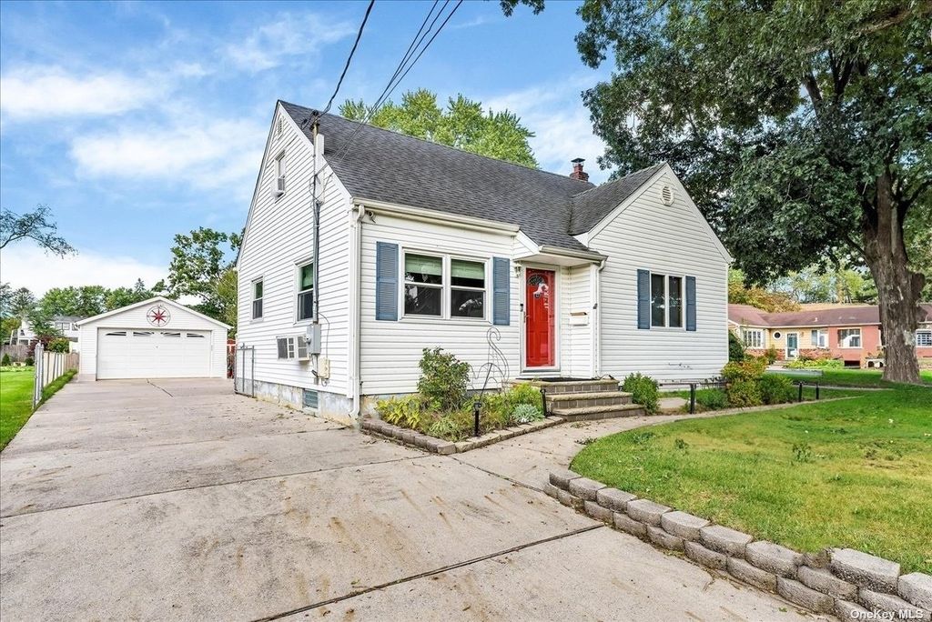 63 W Oakdale Street, Bay Shore, NY 11706 | Trulia