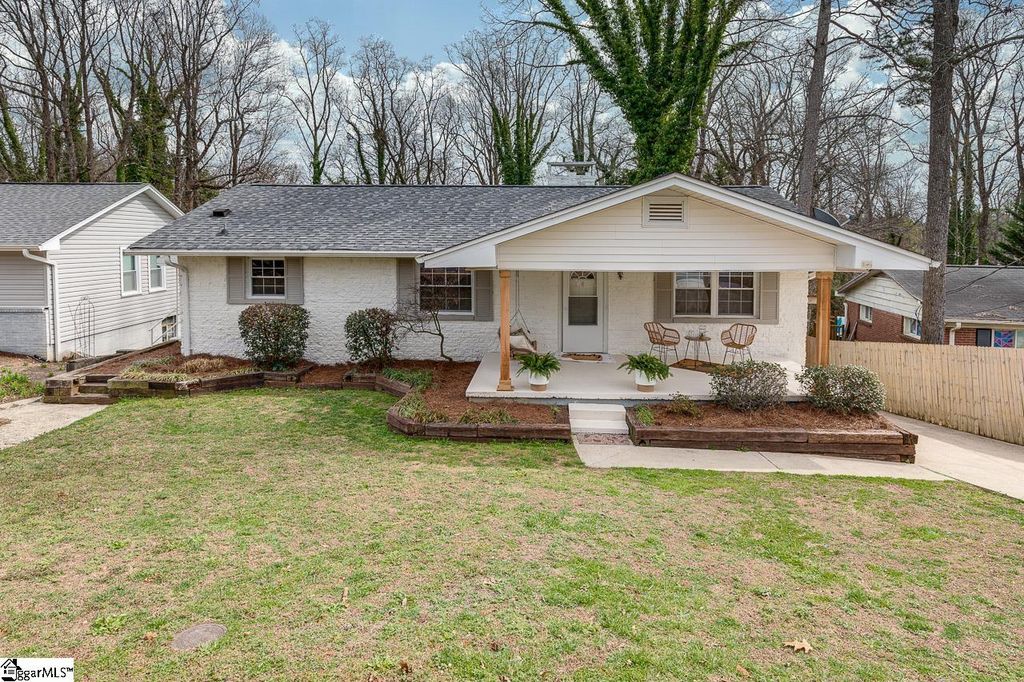 8 Sutton Dr, Taylors, SC 29687 - See Est. Value, Schools & More