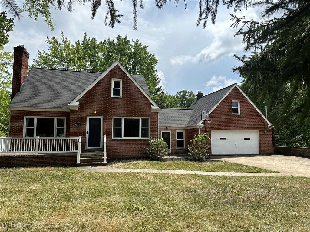 29280 White Rd, Willoughby Hills, OH 44092 - See Est. Value, Schools & More