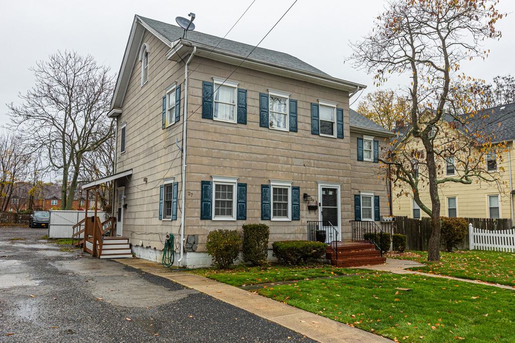 27 James St, Babylon, NY 11702 - See Est. Value, Schools & More
