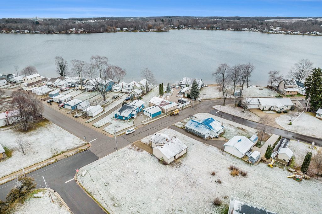 471 4th Ave, Lake Odessa, MI 48849 - See Est. Value, Schools & More