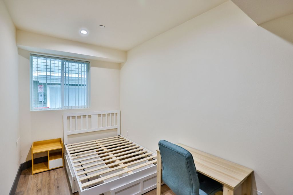 1182 W 37th Pl #3/8, Los Angeles, CA 90007 - See Est. Value, Schools & More