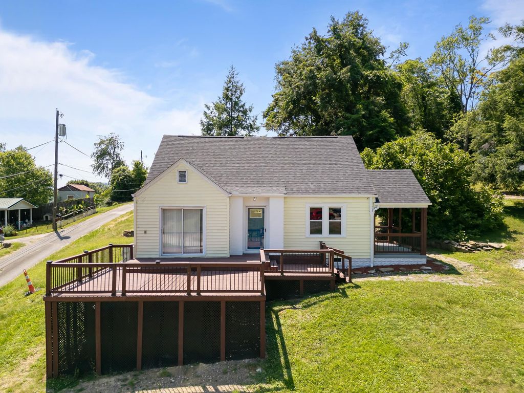 1466 Spring Valley Cir, Huntington, WV 25704 - See Est. Value, Schools ...