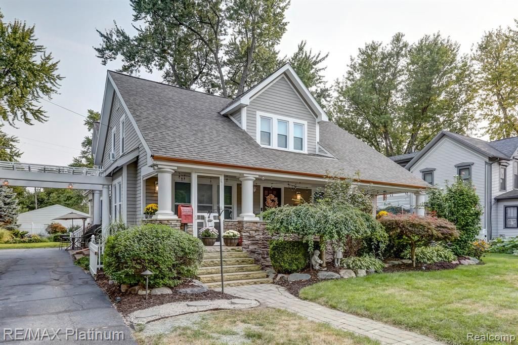 717 W Main St, Brighton, MI 48116 - See Est. Value, Schools & More