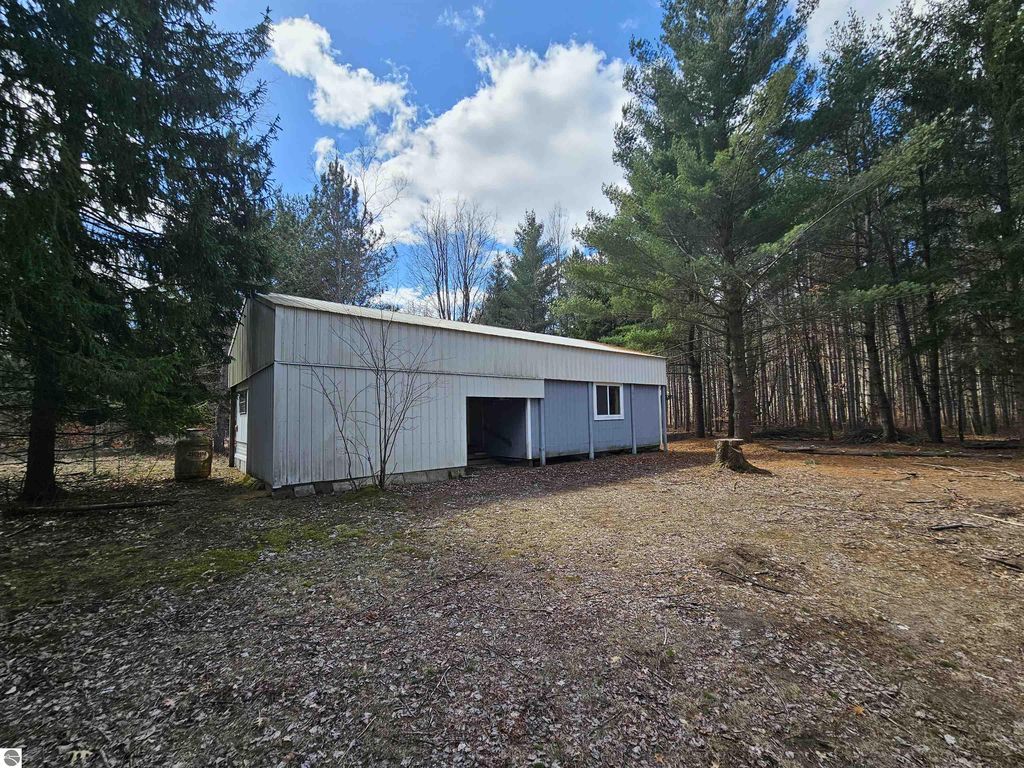 9721 W 24th Rd, Mesick, MI 49668 | MLS# 1920872 | Trulia