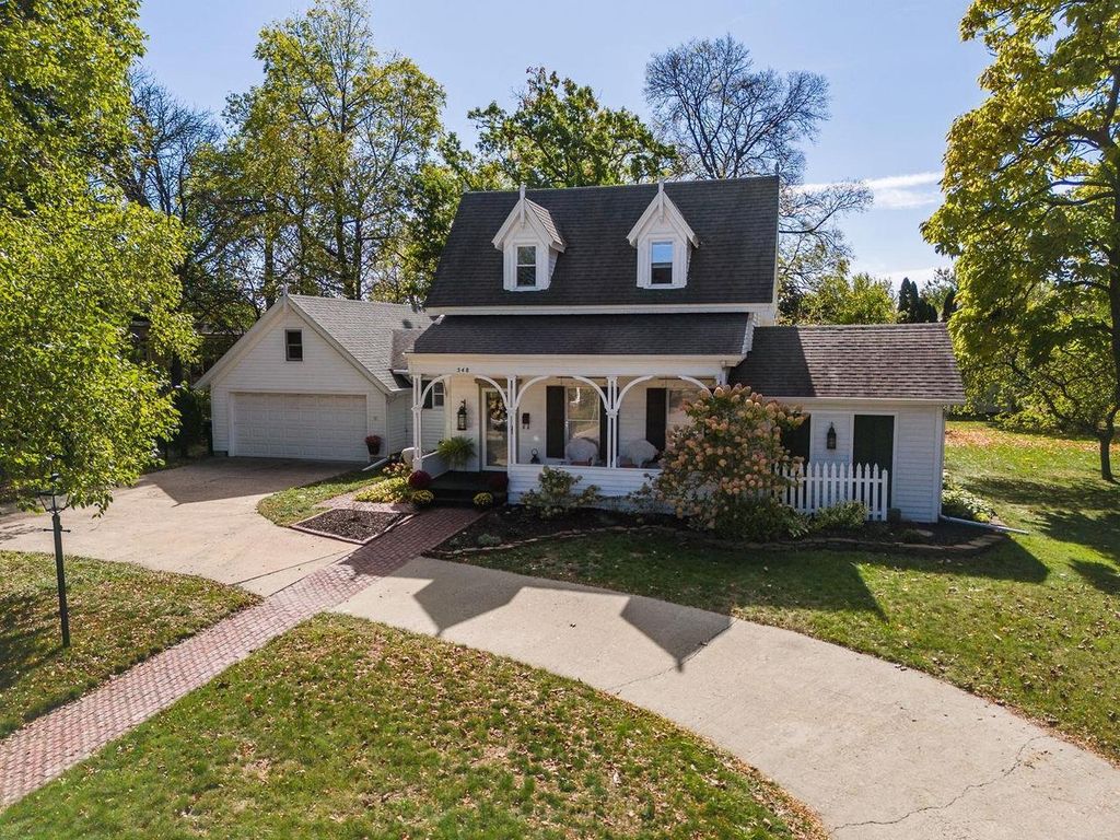 548 East Main Street, Reedsburg, WI 53959 - See Est. Value, Schools & More