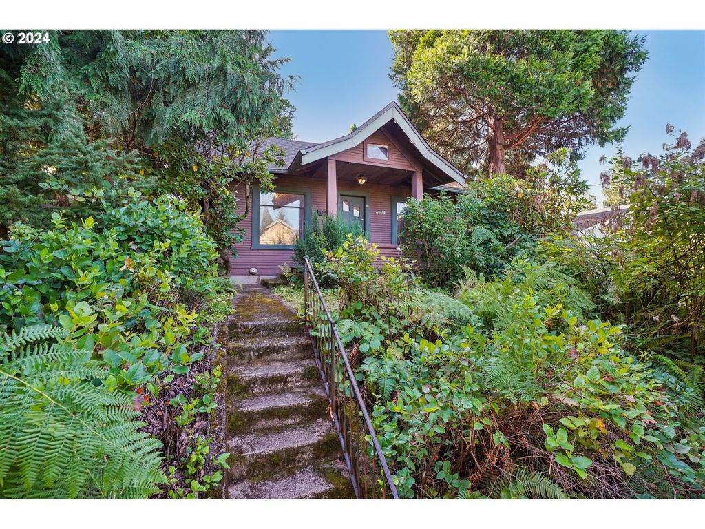 4048 SE Long St, Portland, OR 97202 - See Est. Value, Schools & More