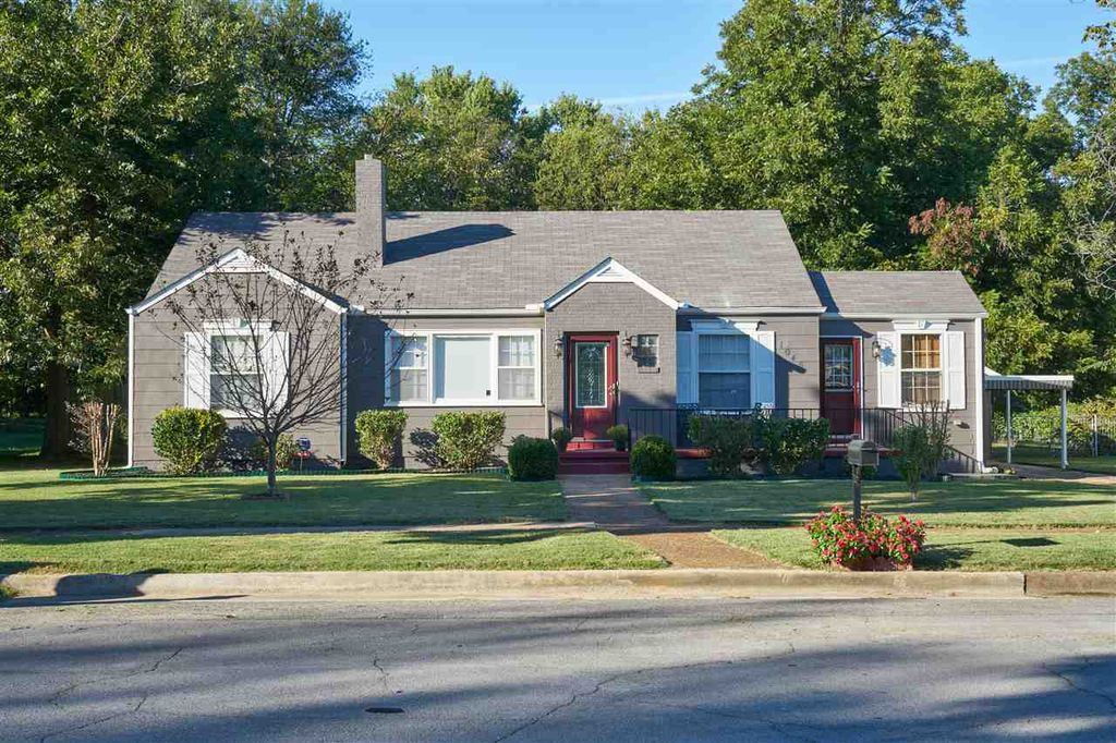 1046 Johnston St SE, Decatur, AL 35601 - See Est. Value, Schools & More