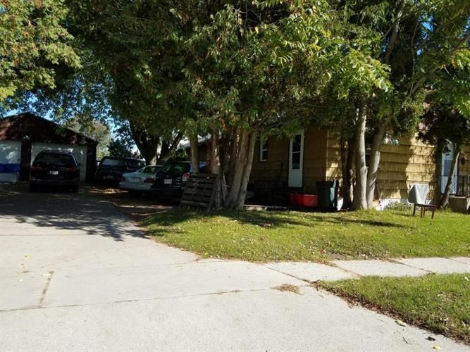 929 Circle Dr, Manitowoc, WI 54220 - See Est. Value, Schools & More