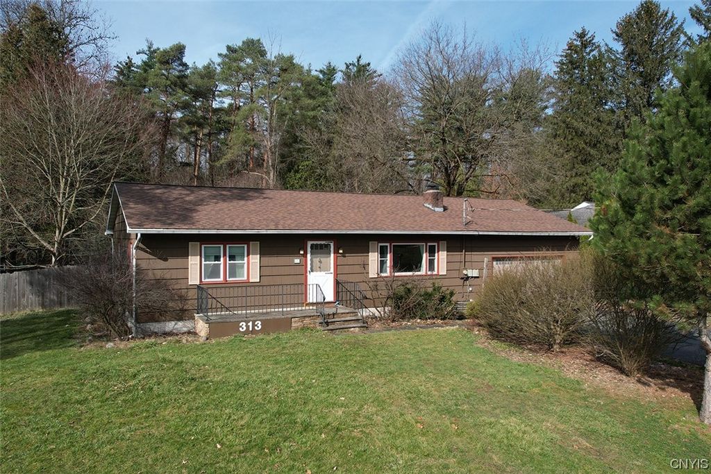 313 Edwards Dr, Fayetteville, NY 13066 - See Est. Value, Schools & More