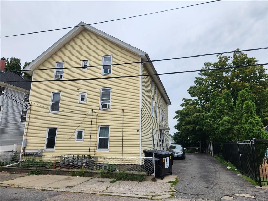31 Lincoln Ave, Central Falls, RI 02863 - See Est. Value, Schools & More