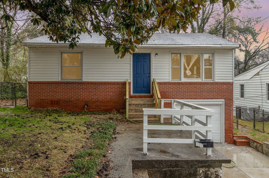 311 Stuart Ave, Fayetteville, NC 28301 | MLS# 10015877 | Trulia