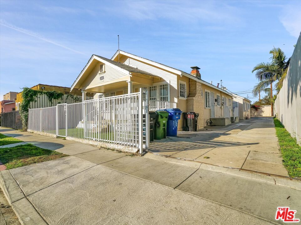 1163 W 38th St, Los Angeles, CA 90037 | MLS# 24-349681 | Trulia