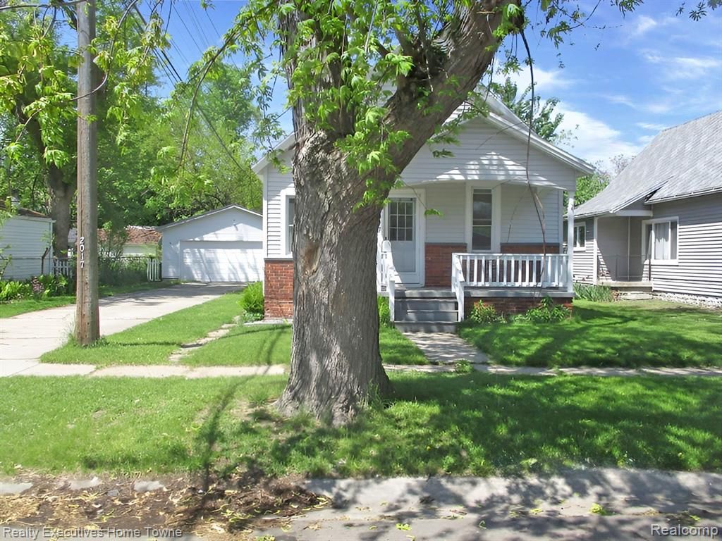 2017 11th St, Port Huron, MI 48060 - See Est. Value, Schools & More