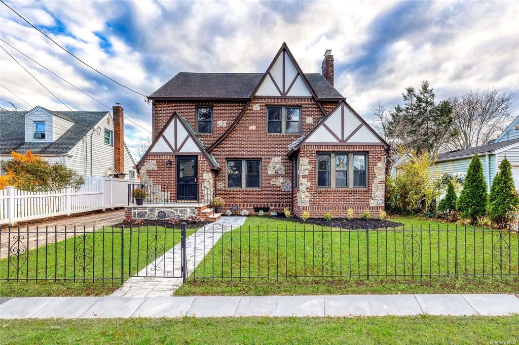 462 Newton Street, Westbury, NY 11590 | Trulia