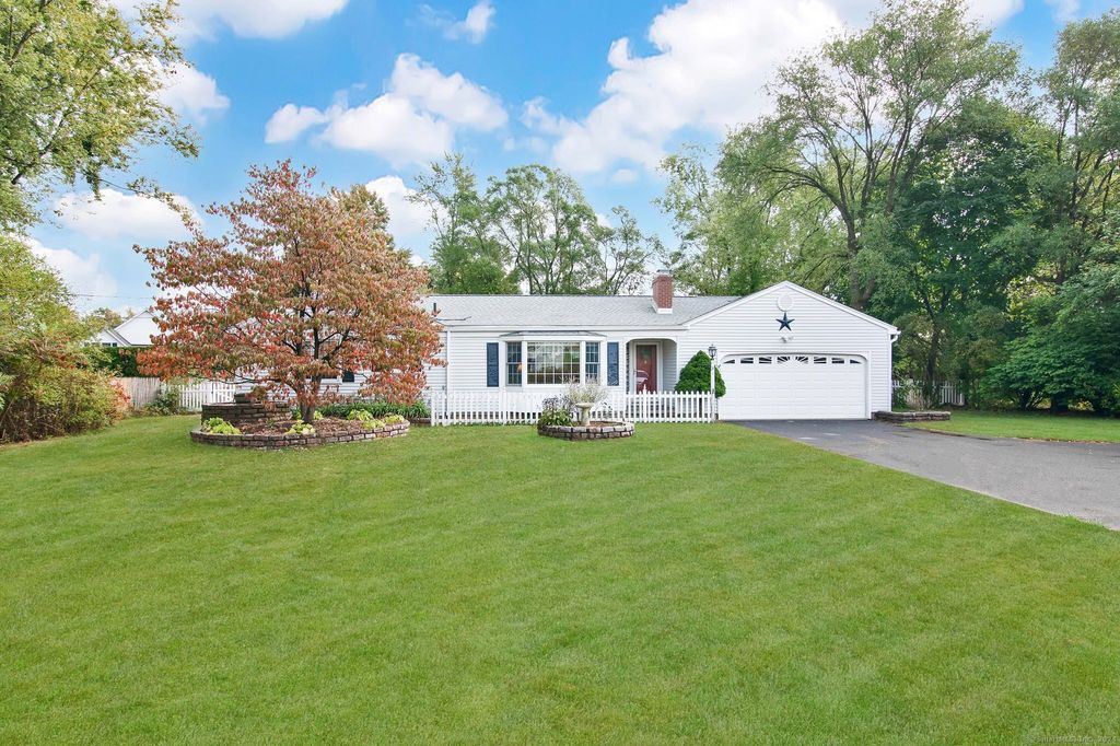 982 East Street North, Suffield, CT 06078 - See Est. Value, Schools & More