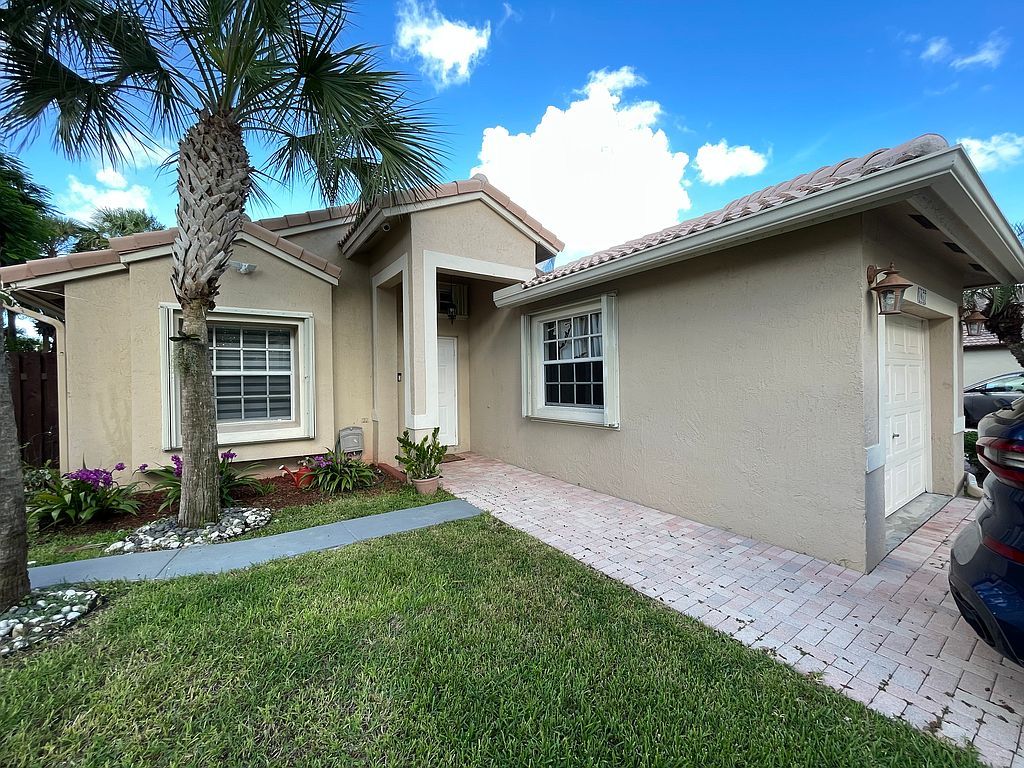 1077 NW 170th Ave, Pembroke Pines, FL 33028 - See Est. Value, Schools ...