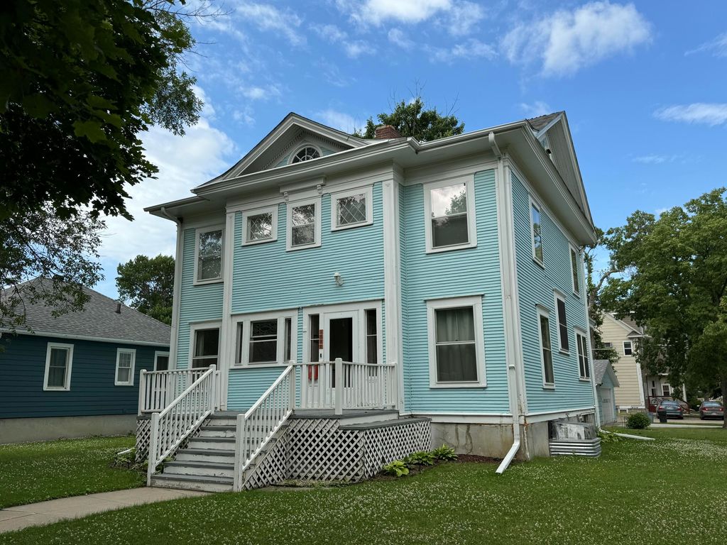 1002 S Washington St, Aberdeen, SD 57401 - See Est. Value, Schools & More