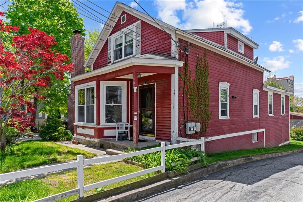 105 Park Ave, Woonsocket, RI 02895 - See Est. Value, Schools & More
