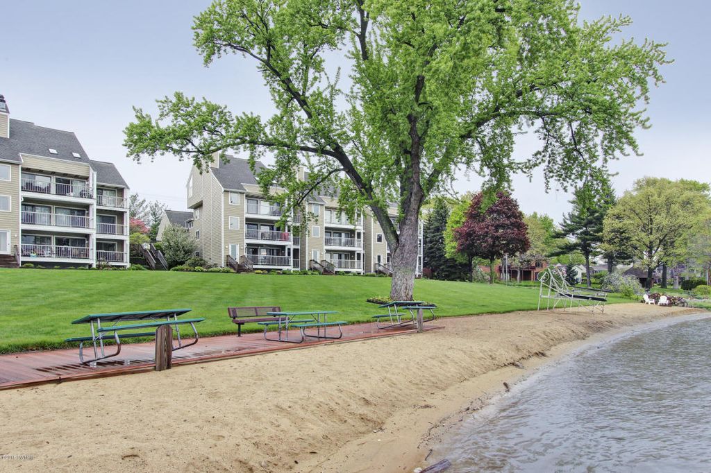 422 Howard Ave, Holland, MI 49424 | Trulia